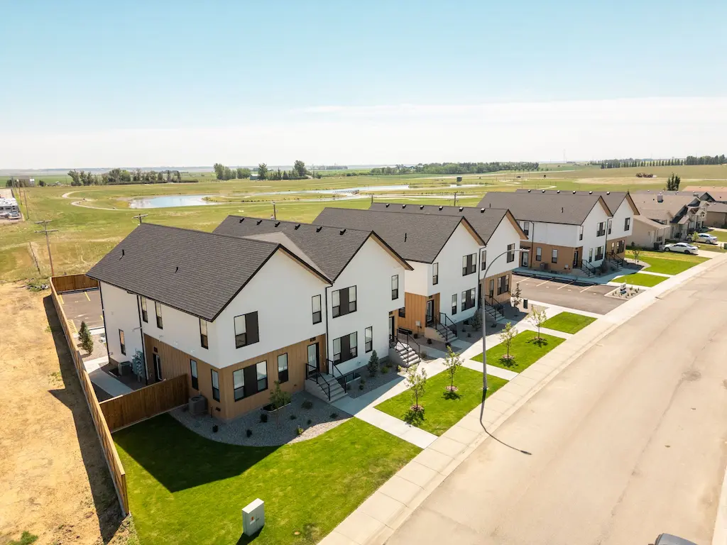 Coalhurst Townhomes | Canada ICI